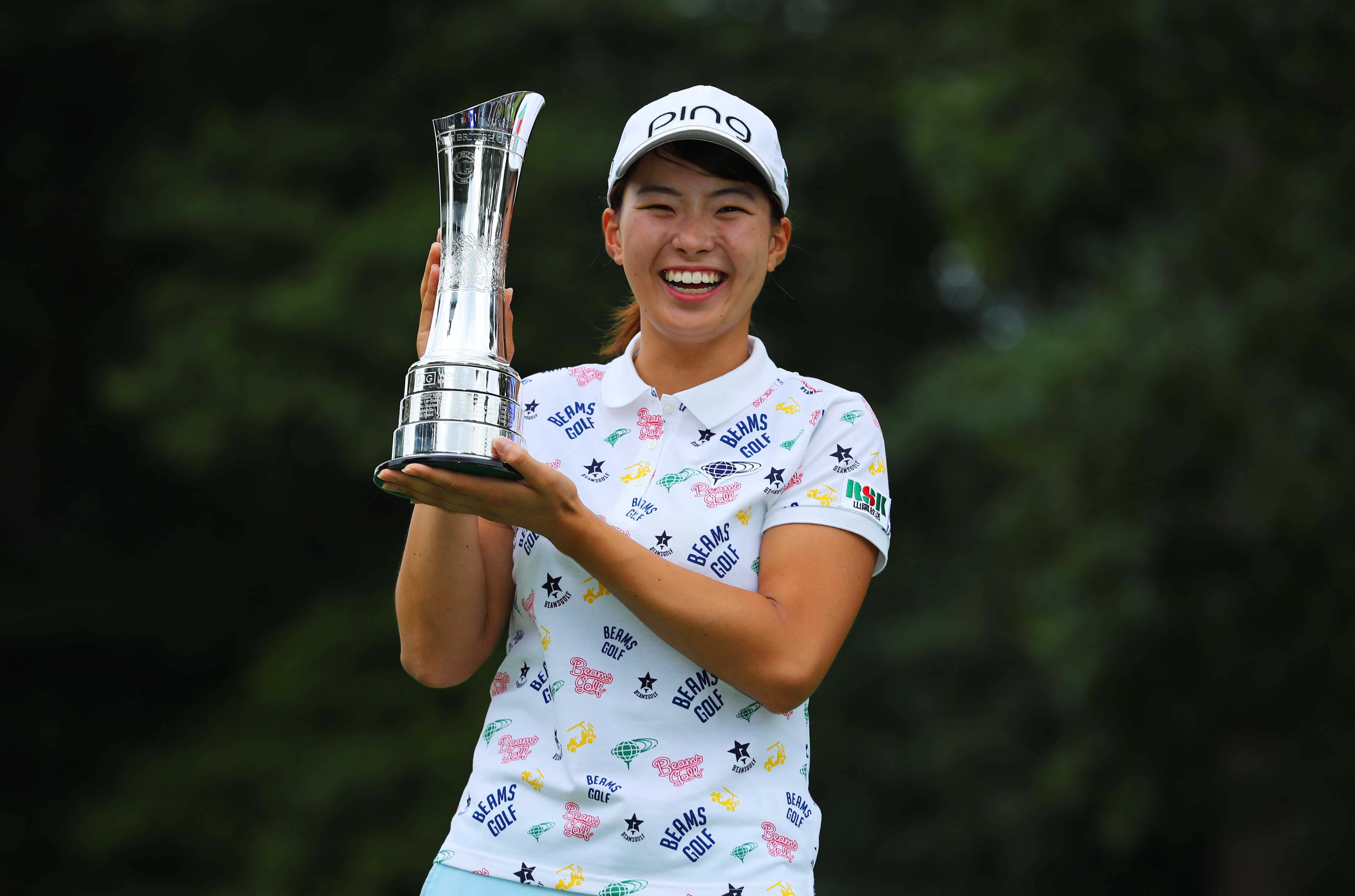 Smiling Cinderella Shibuno real fairy tale story as the Japanese rookie ...